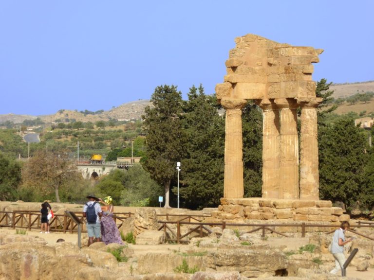 Empédocles de Agrigento: Biografía IMPERDIBLE del FILÓSOFO